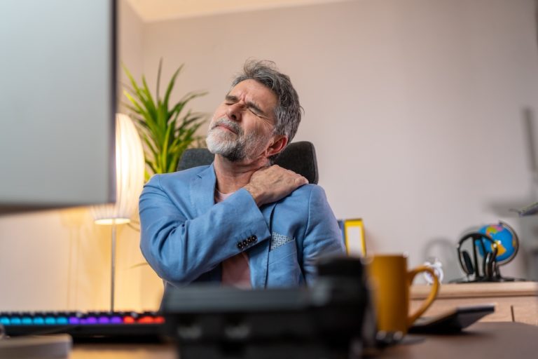 Contractura del trapecio: causas, síntomas, tratamiento y ejercicios - PUVA