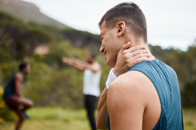 Tensión en el cuello: causas, síntomas y cómo aliviar el dolor - PUVA